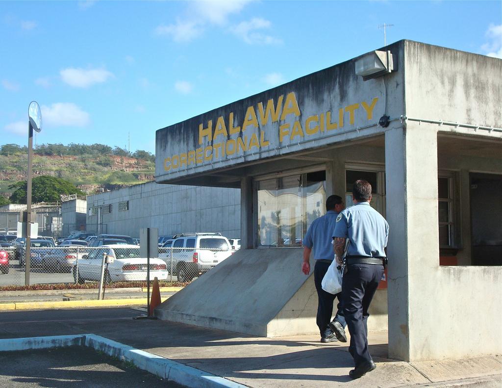 Hawaii's Use Of Striped Uniforms For Prisoners Is Downright Inhumane ...