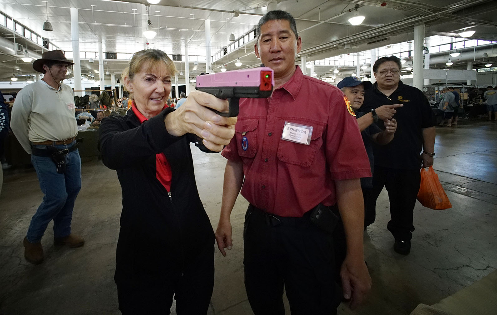 The Projector: Civil Beat Checks Out a Gun Show as the Legislature ...