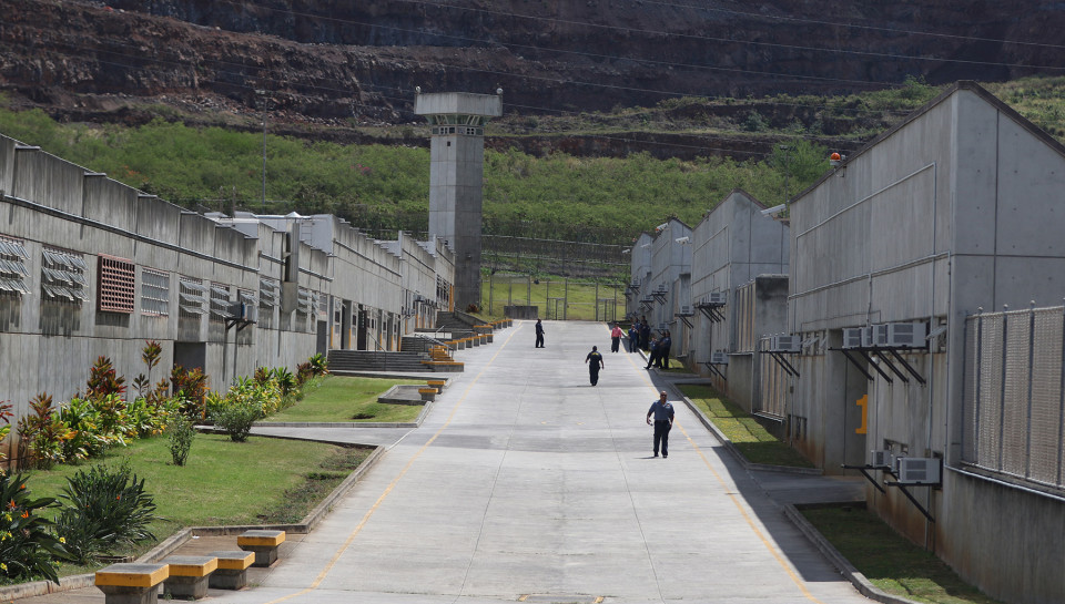 Hawaiʻi Inmate Charged For Killing His Cellmate At Hālawa Prison ...