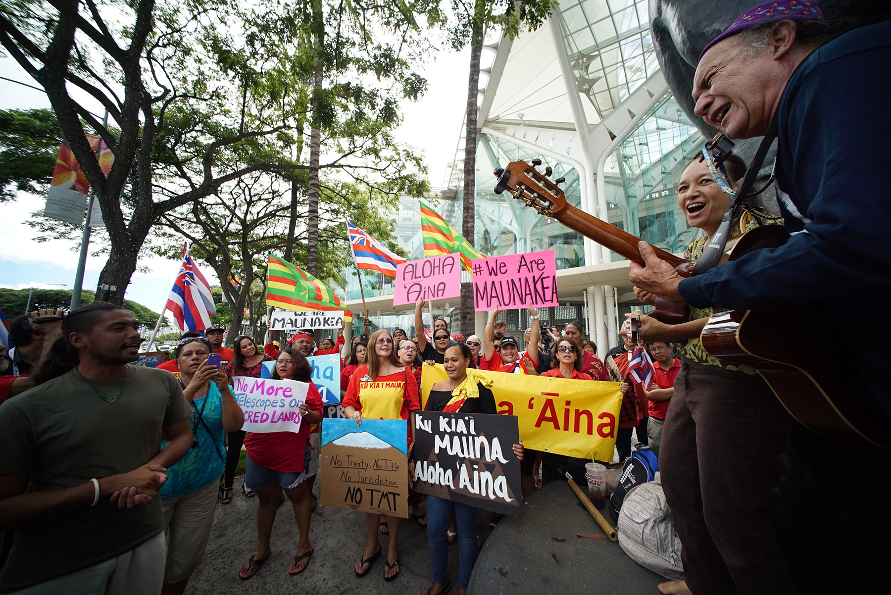 TMT Protesters Hope to Reach Visiting Astronomers Through Waikiki March ...