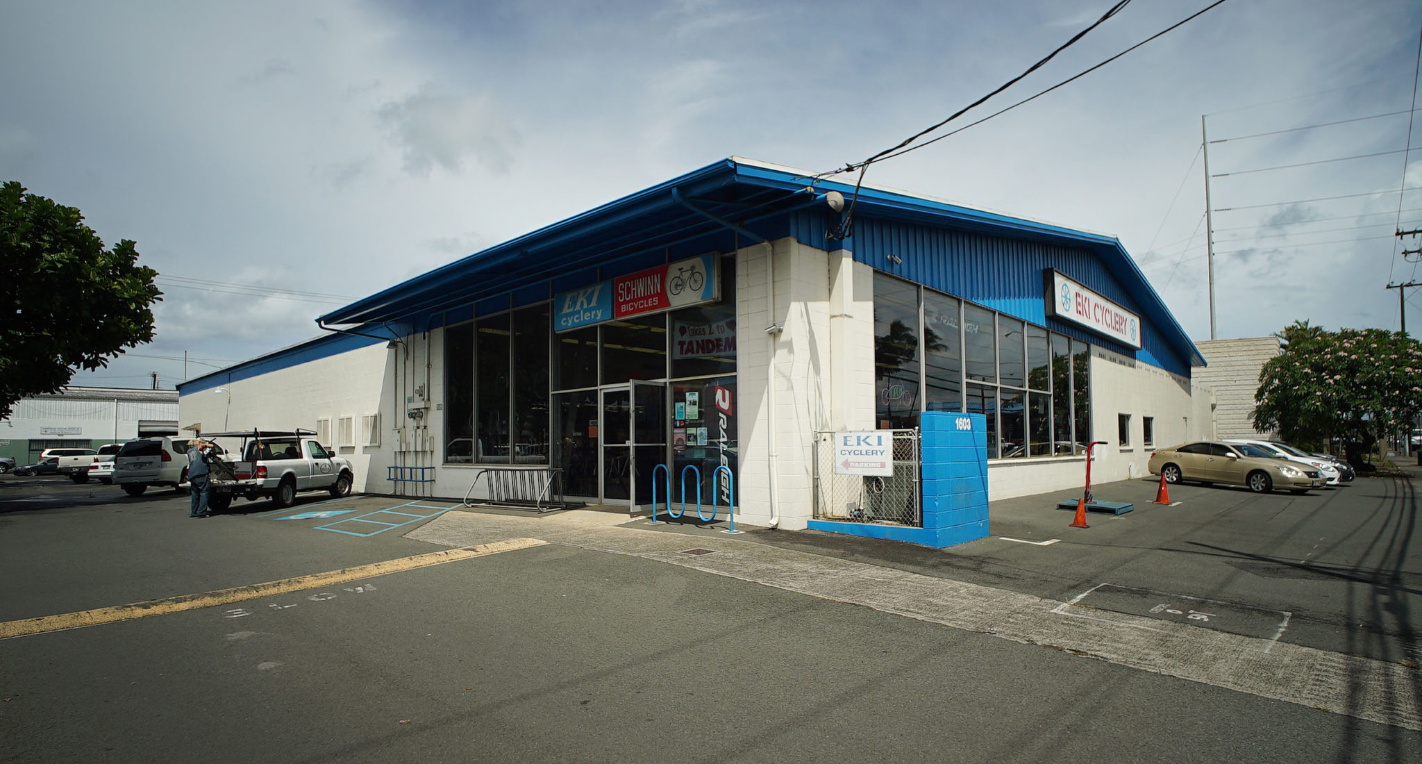 Bike Tour Offers Firsthand Look At Kalihi's History — And Potholes ...