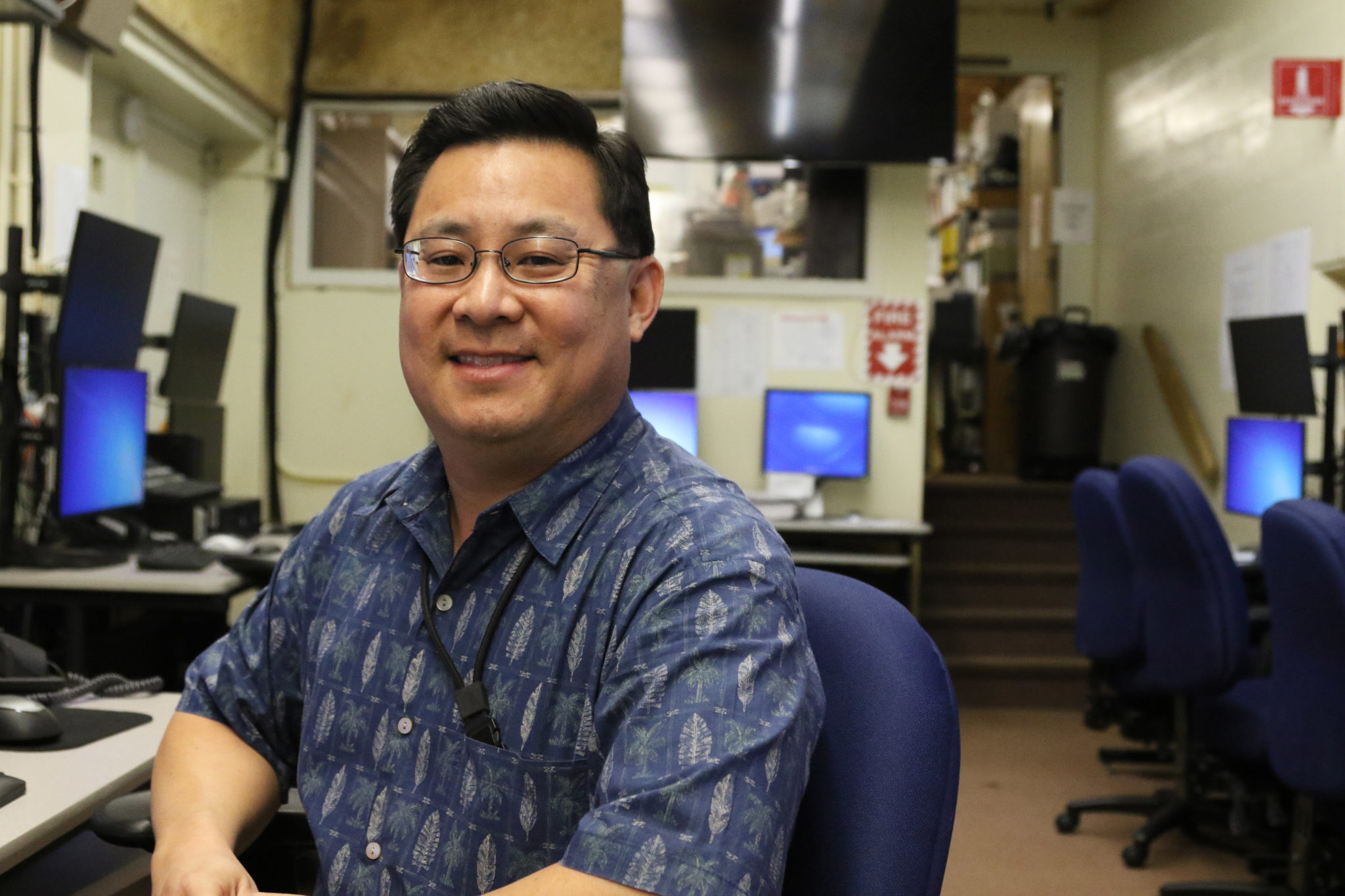 Hawaii Emergency Worker Gets Threats After Misleading Photo - Honolulu ...