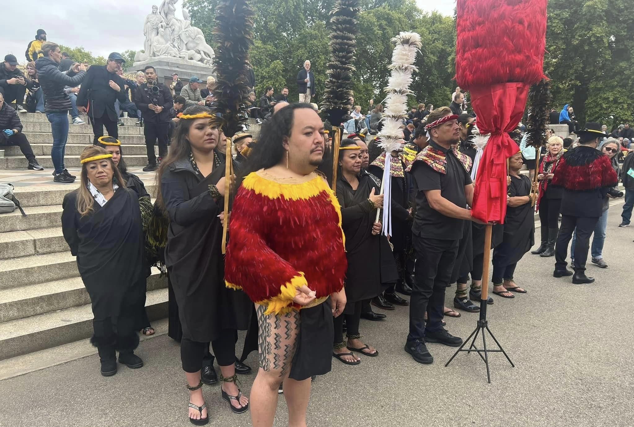 A Tale Of 2 Monarchies: Queen Elizabeth's Death Stirs Up Mixed Feelings ...