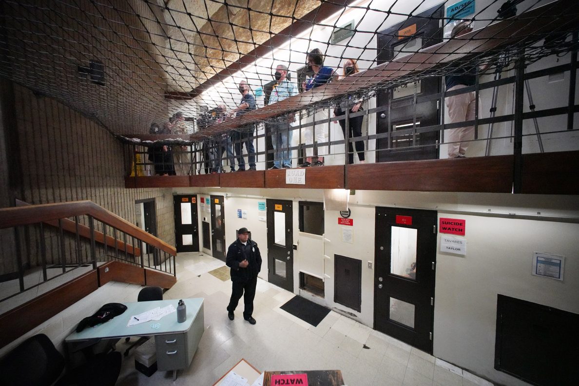 Oahu Jail Search Turns Up Drugs, Paraphernalia And Illicit Cellphones ...