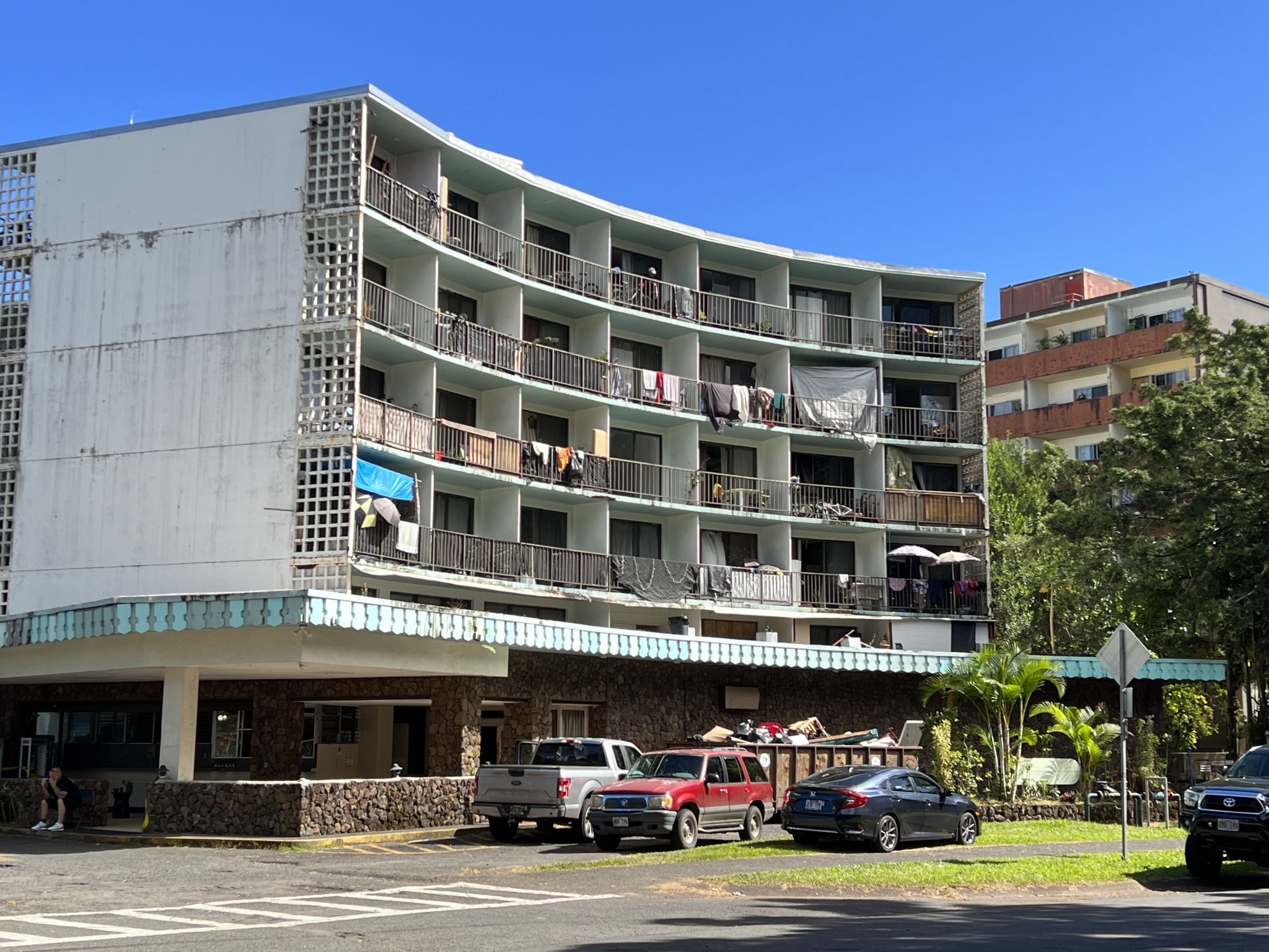 Hilo Company May Spend $20 Million To Rehab Banyan Drive Condo Complex ...