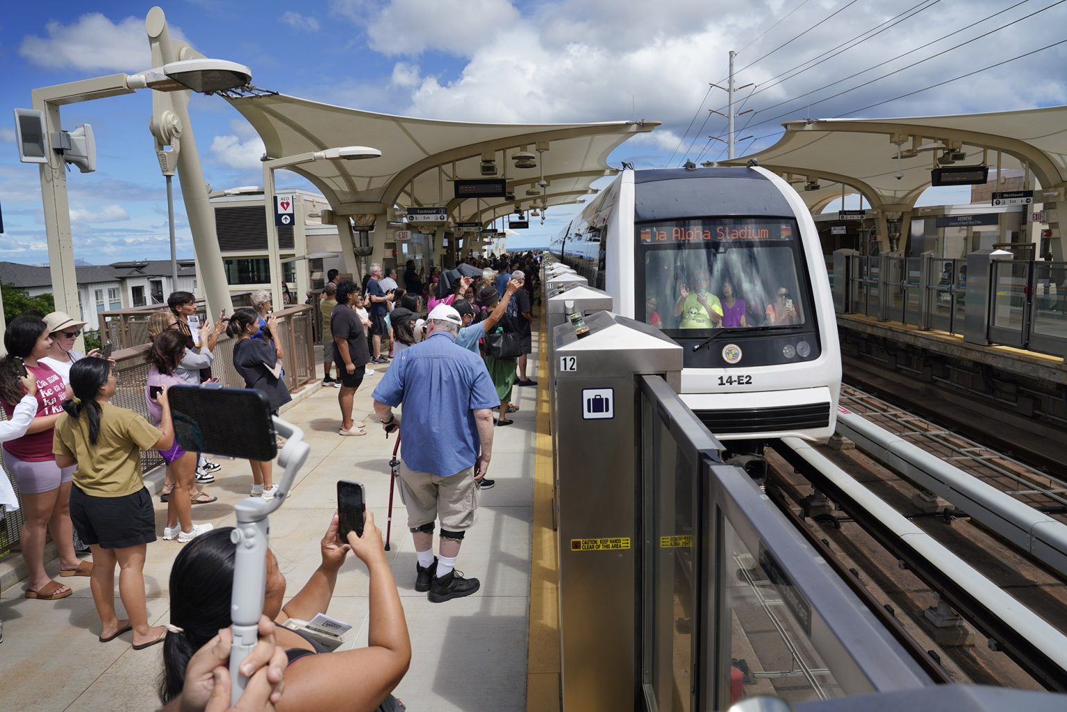 Honolulu Rail Debut: See Inside The First Half Of Skyline - Honolulu ...