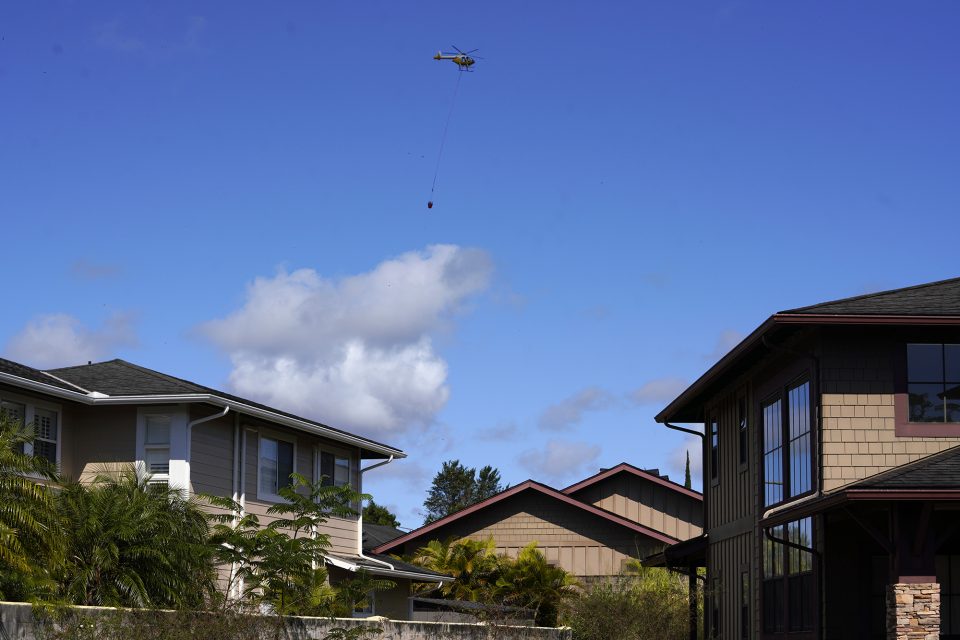 Mililani Fire: Helicopters Fight Flames From The Air - Honolulu Civil Beat
