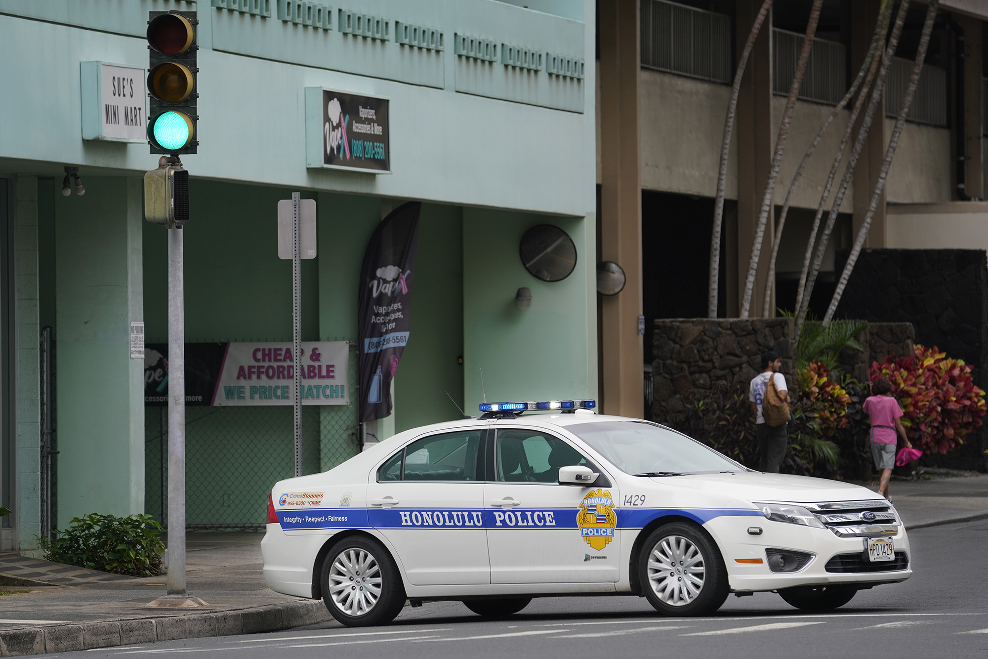 Man Killed During Shooting That Also Wounded 2 Officers Was Armed With ...