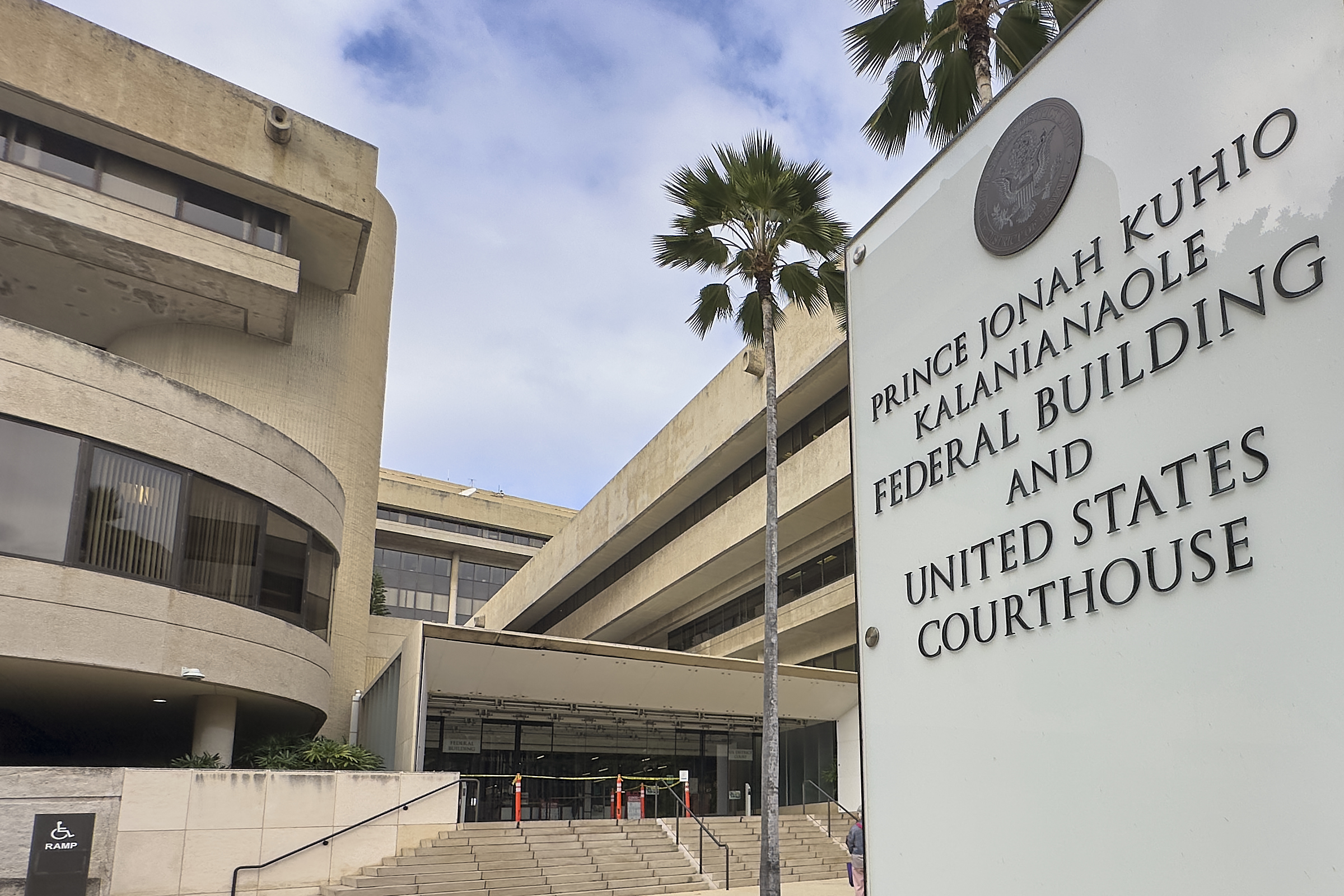 Ex-Honolulu Investigator Tells Jury He Swore To Facts In Theft Case He ...