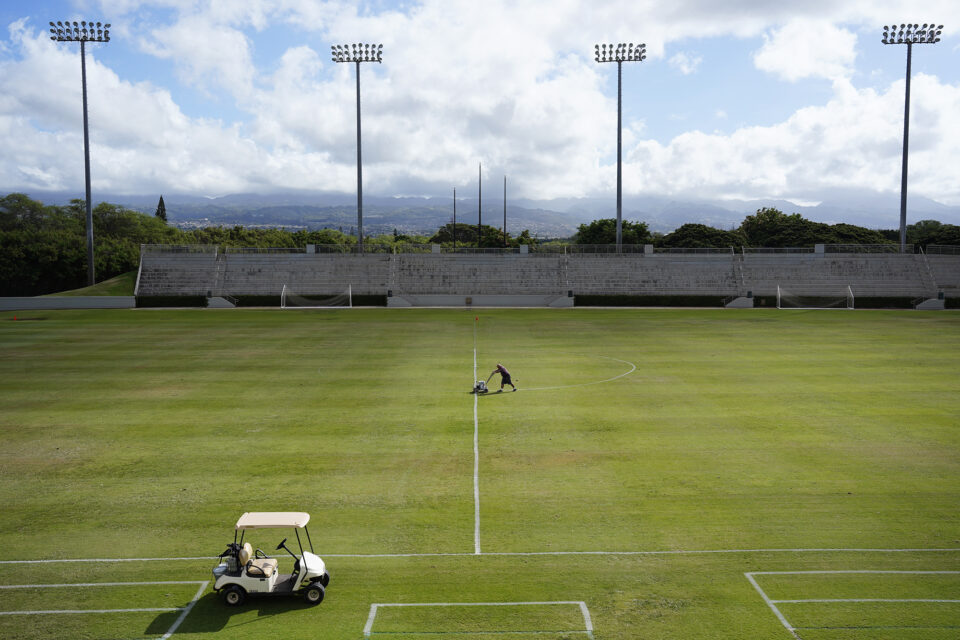 Photo Essay: Battle Lines Must Be Drawn Before The Rainbow Wahine Take ...
