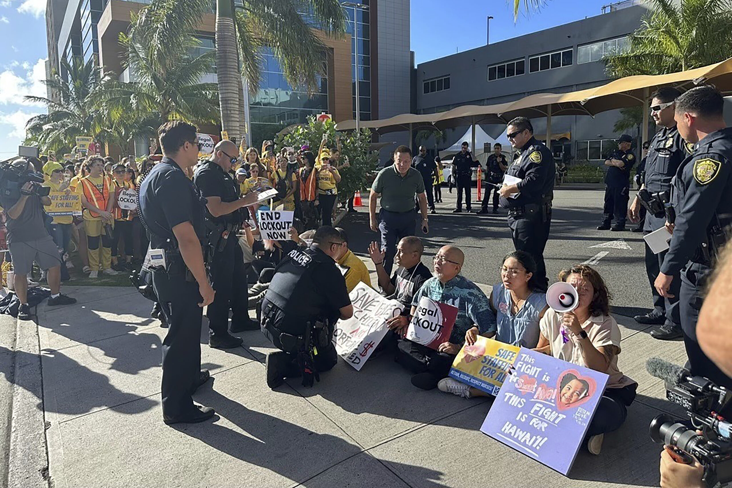 Hawaii Governor Urges Federal Mediation To Settle Nurse Labor Dispute ...