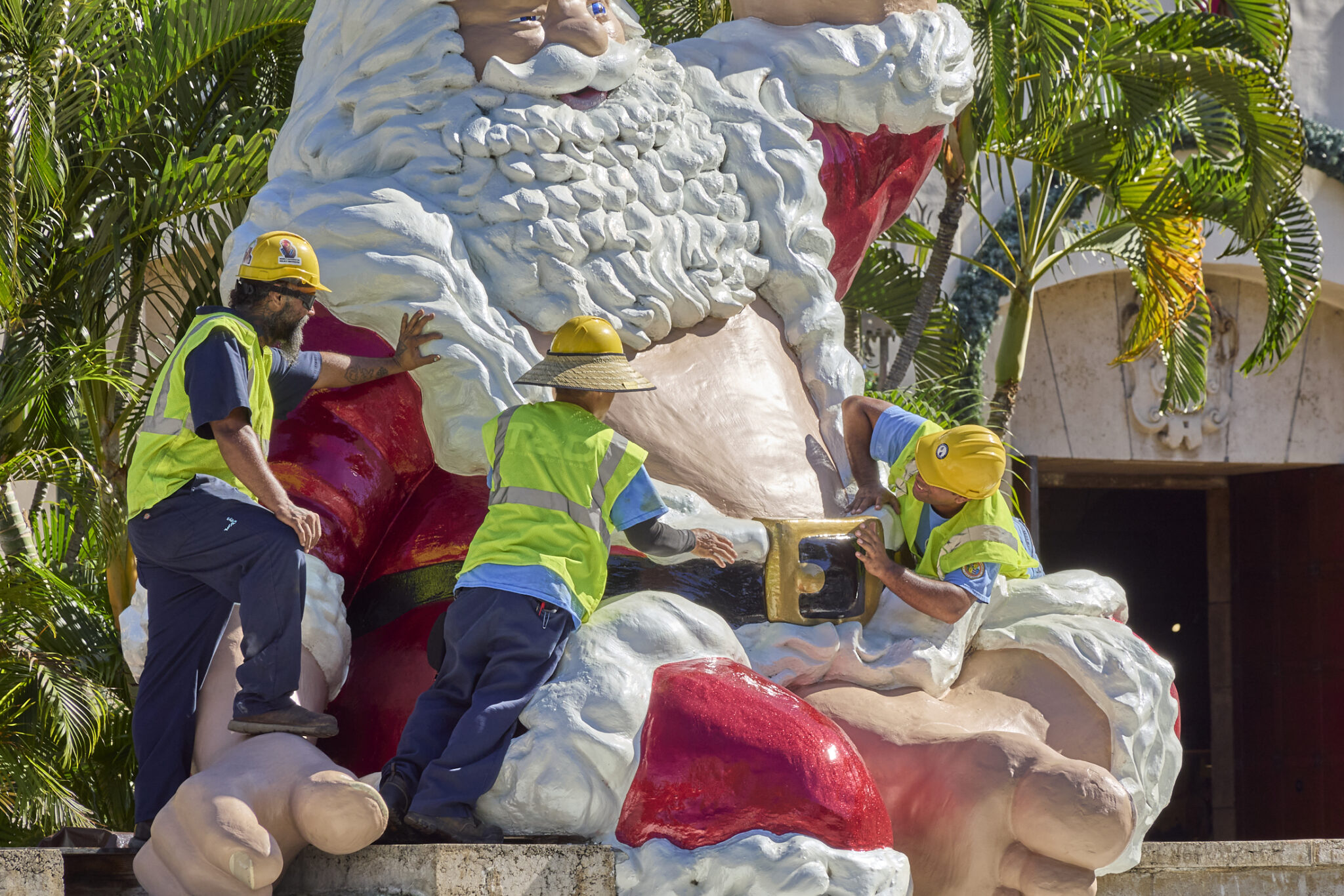 Shootz! Shaka Santa And Tutu Mele Show Up Early For The City Lights ...