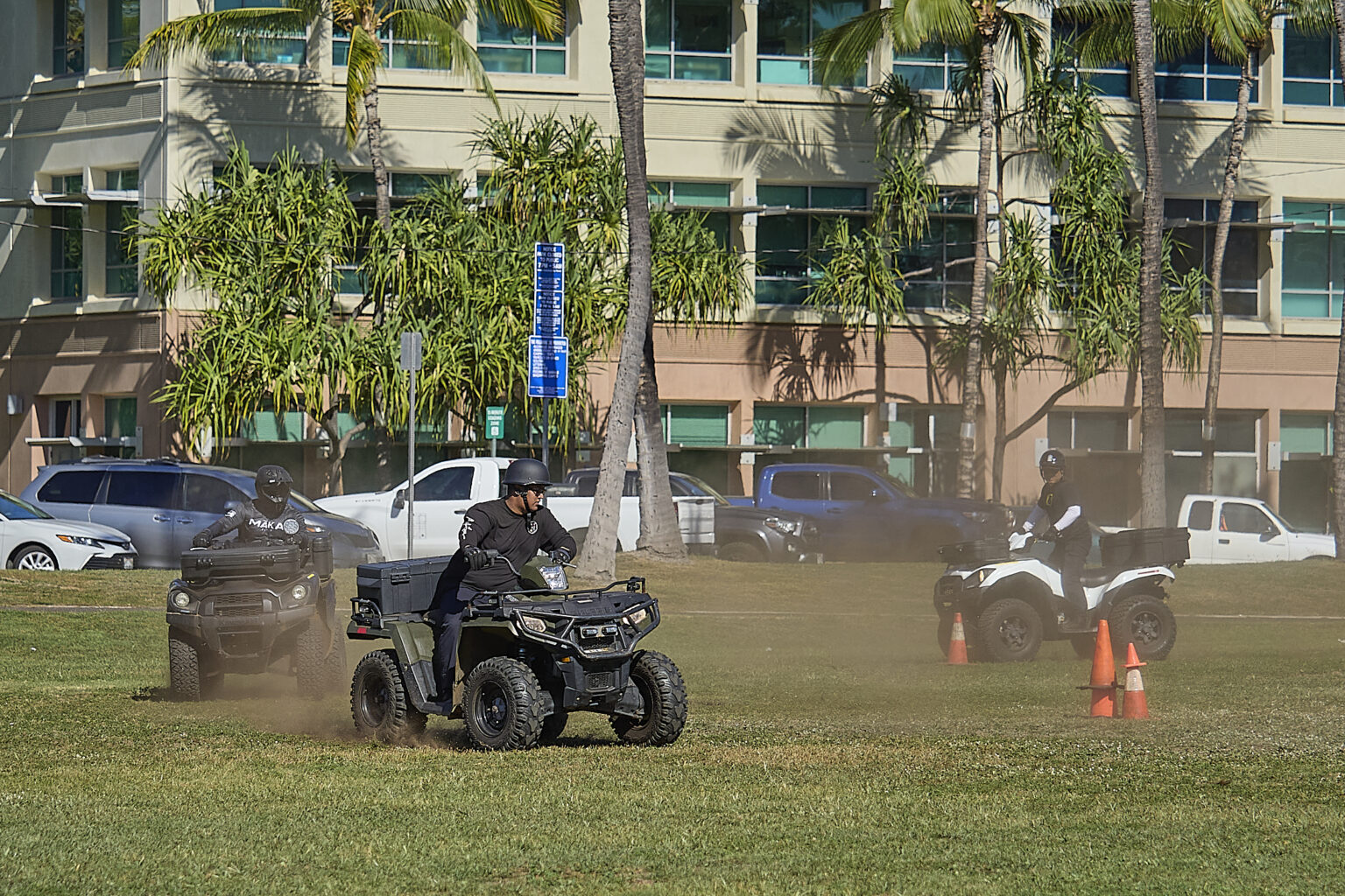 Shootz! Shaka Santa And Tutu Mele Show Up Early For The City Lights ...