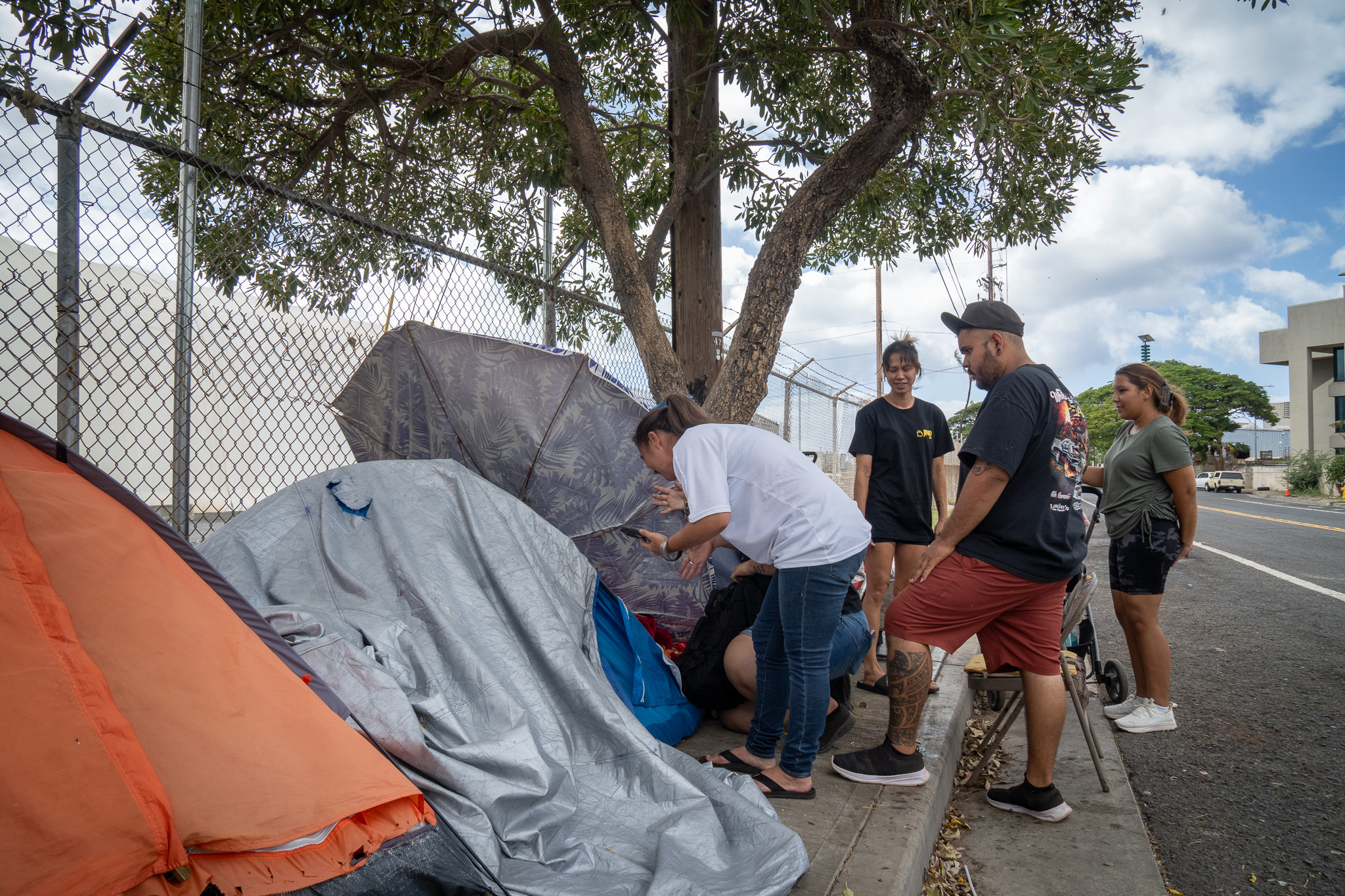 Hilo Family Fights To Bring A Missing Woman Home From Oʻahu’s Streets - Honolulu Civil Beat