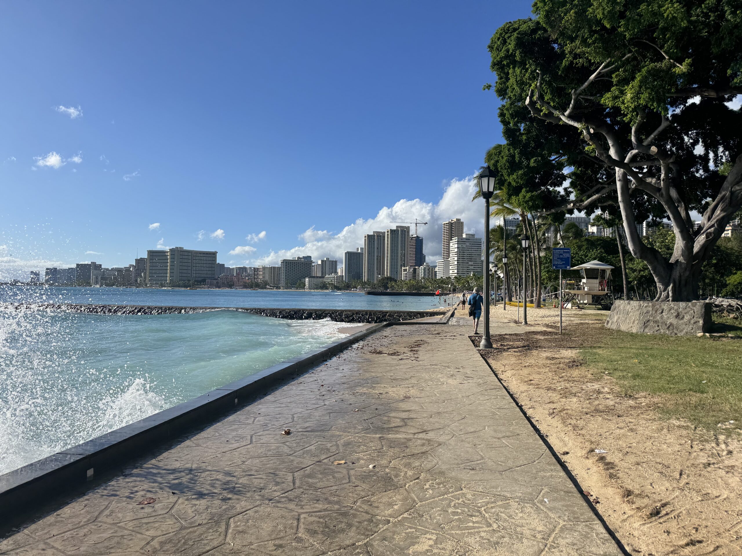 Fixed It! This Popular Waikīkī Promenade Is Finally Open Again ...