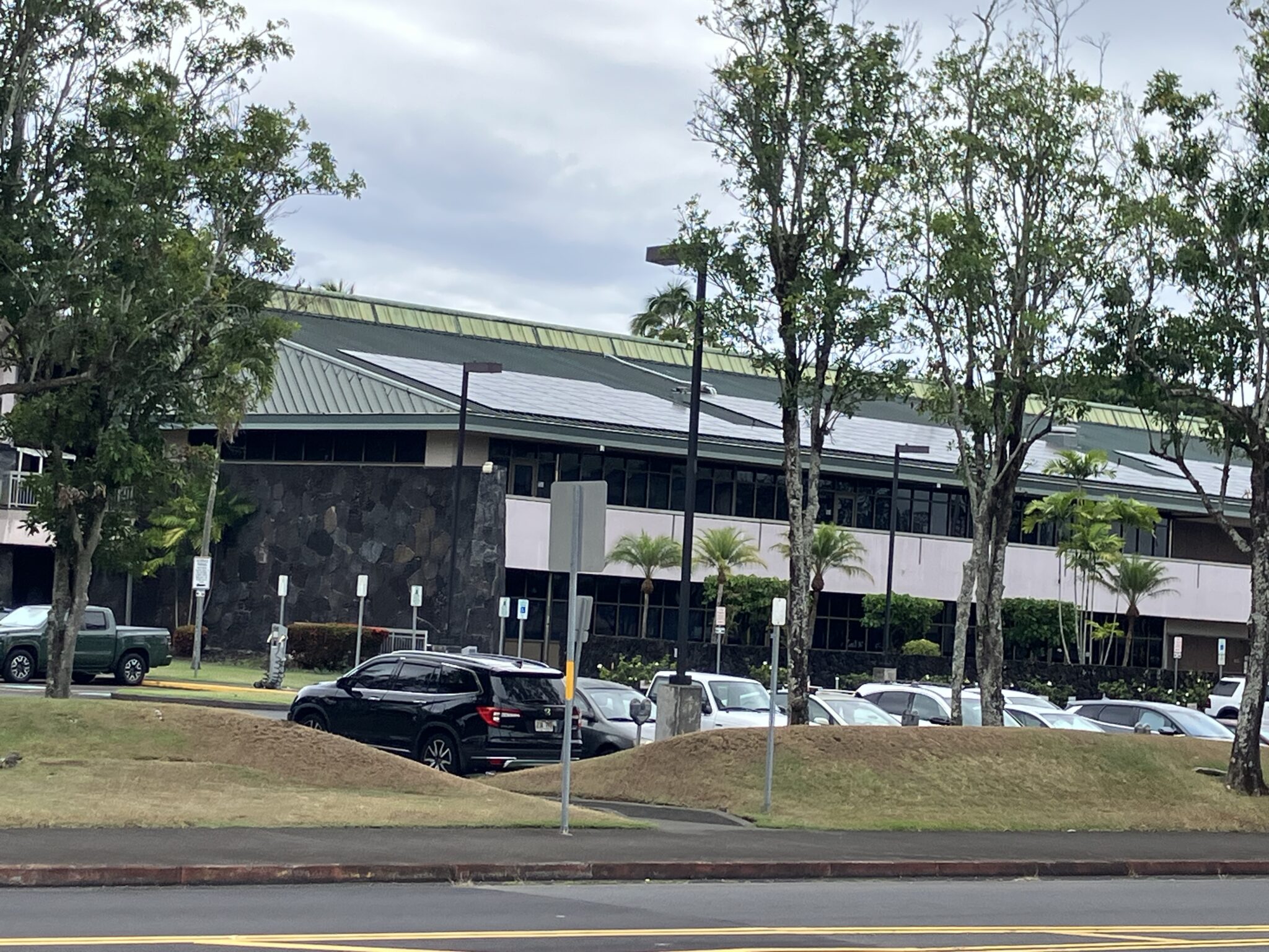 Fix It! Big Island Building's Solar Panel System Is On The Blink ...