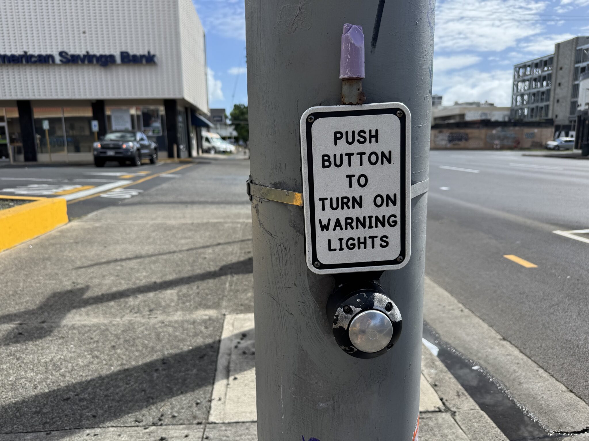 Flashing Crosswalk Broken For Months On A Busy Road - Honolulu Civil Beat