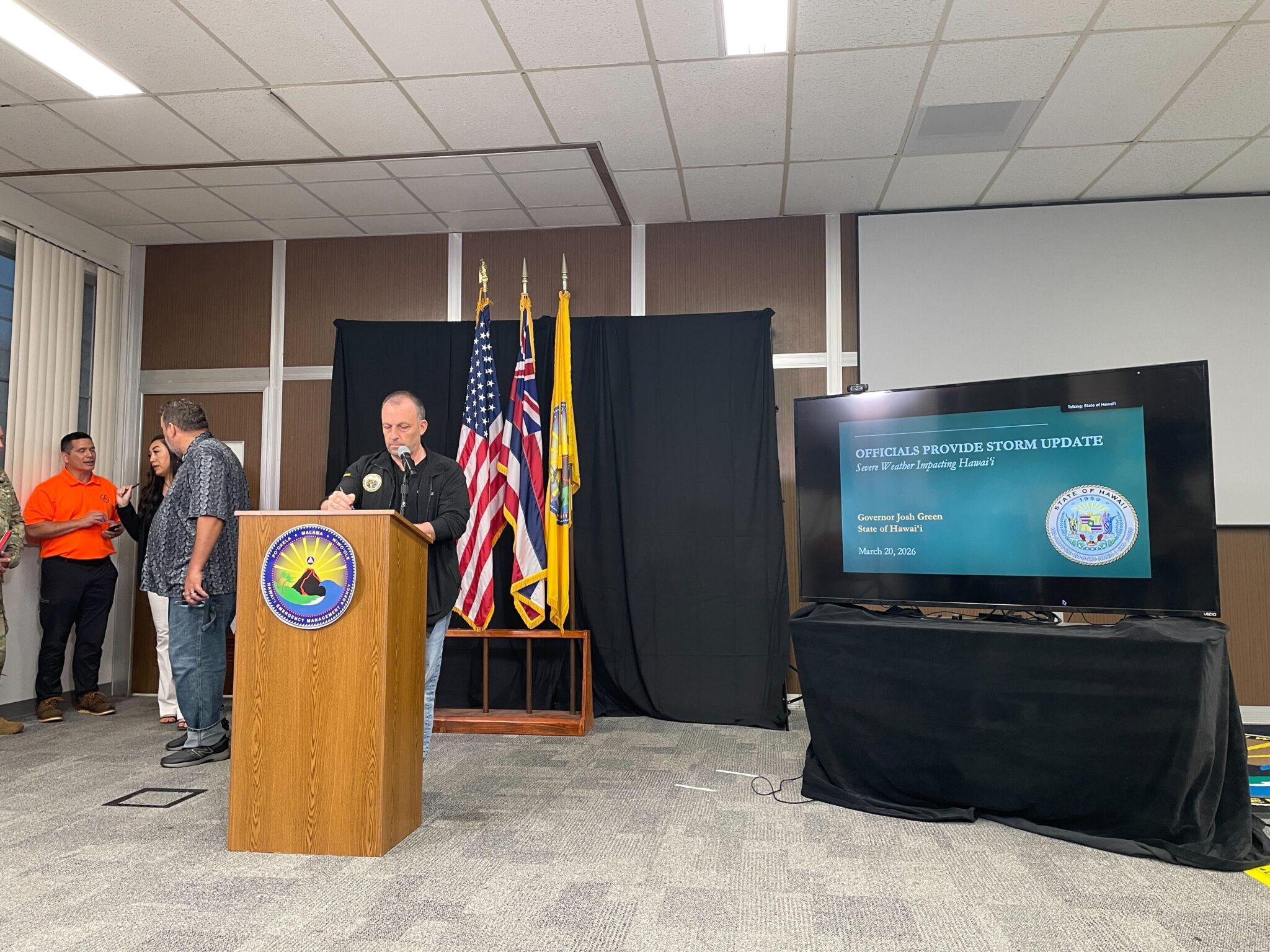 Hawaiʻi Governor Estimates Storm Damage Has Already Hit $1 Billion ...